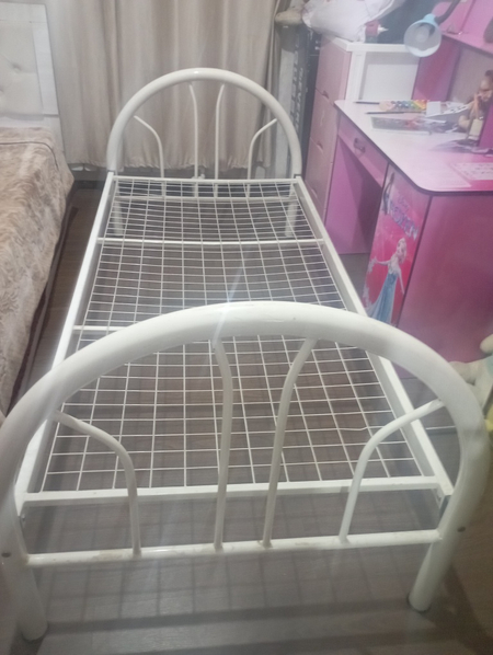 Продаю две железные кровати