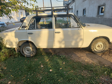 Жугули 03 срочно сотилади
