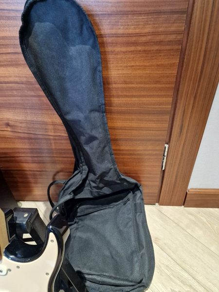 Гитара Yamaha erg 121 с комбиком, чехлом, тюнером и ремнем