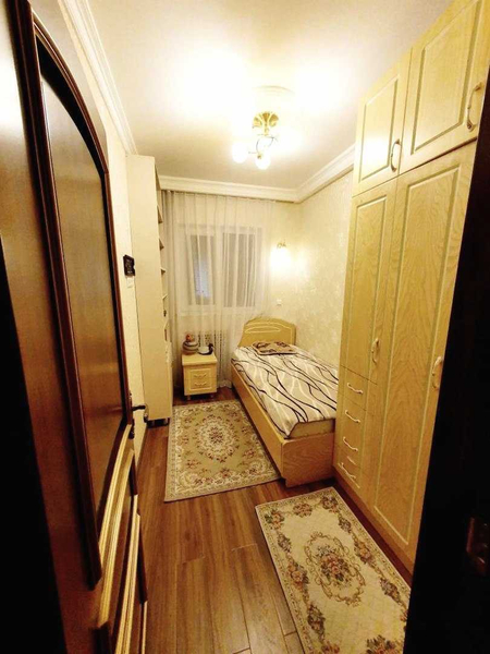 Буюк Ирак Йули, аптека 36/6, Продаётся 2(3)-комнатная квартира 77серии