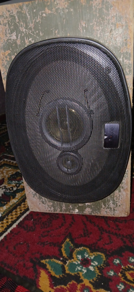 Pioneer va kenvort totiladi
