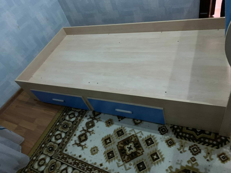 Кровать с матрасом