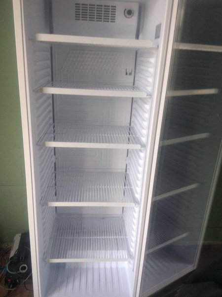 Продаётся витринный холодильник . В хорошем состоянии