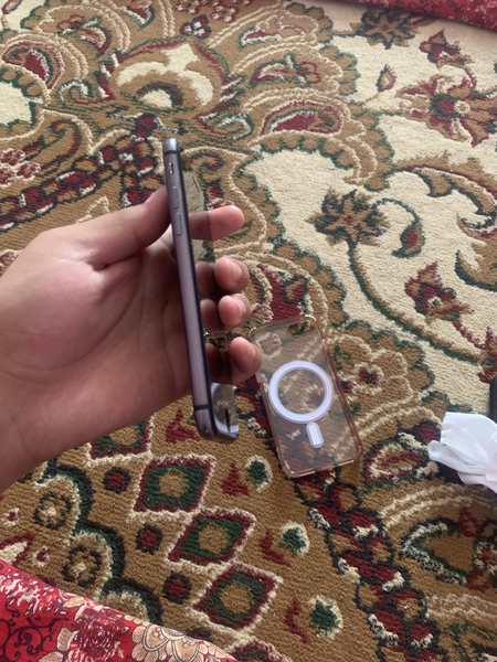 Iphone 8 sotiladi