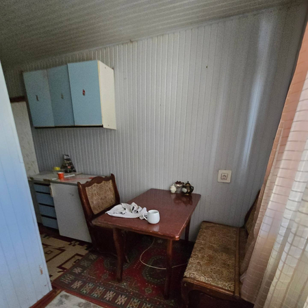 Срочно отличная 1комнатная квартира на 2этаже в старом 2этажном доме н