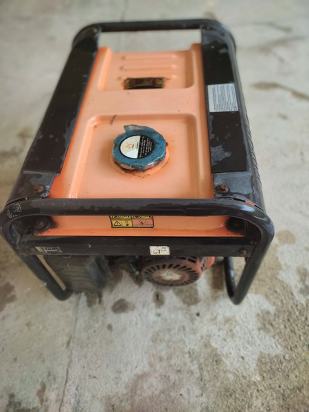 Generator sotiladi