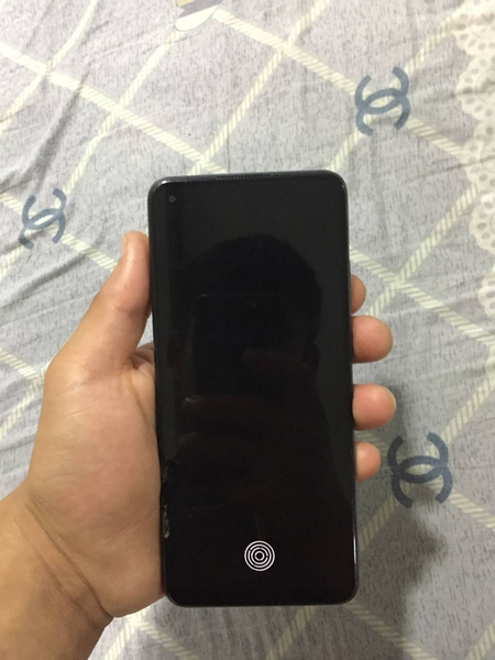 Oppo A78  8/256 xotira sotiladi