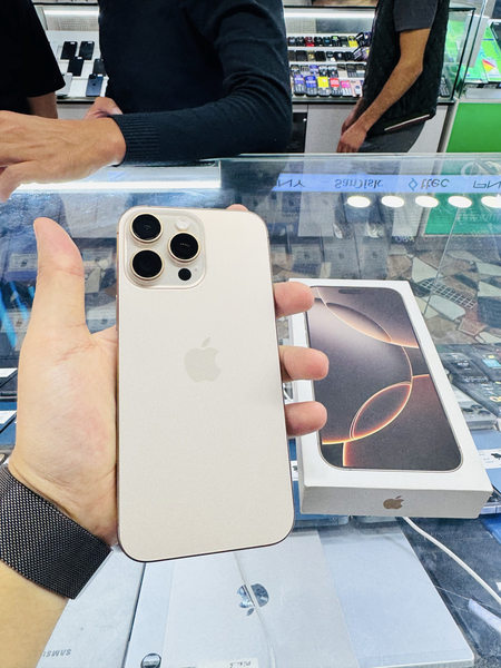 iPhone 16 Pro Max 256 gb desert