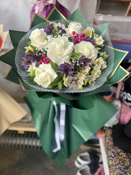 Atiegul pion lola siren buket gullar