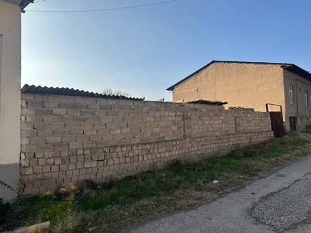 8 sotu quru yer srochna sotiladi
