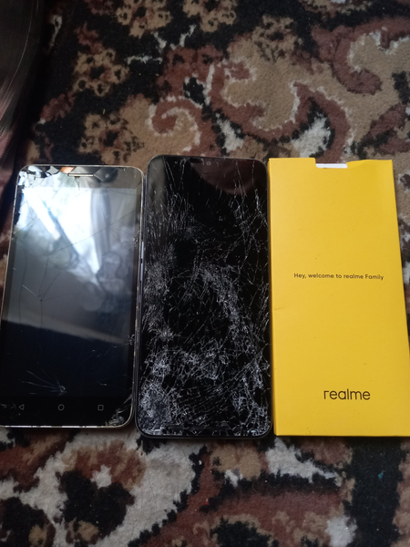 Telefonlar sotiladi Honor va Realmi c31