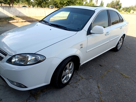 Срочна сотилади ласетти 1.6 автомат