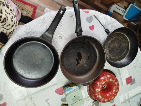 Продаю сковородки и ложки