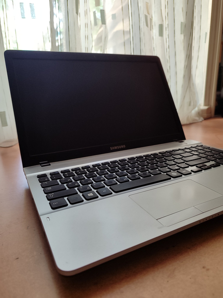 ноутбук Samsung 300E5EV