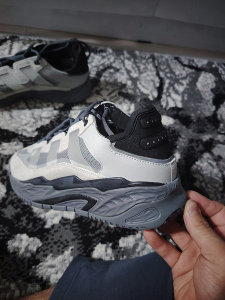 Adidas krasovka sotiladi yengi