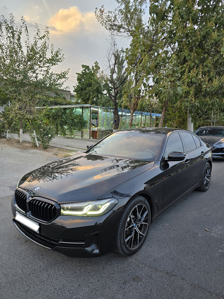BMW G30 5-Series 530i X-Drive