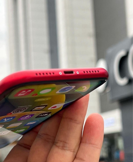 IPhone 11  Qizil
