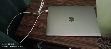 MacBook Pro sotiladi 400$ kelishamz