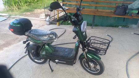 Elektro skutter baxasi kelsmli 80 km juredi 1 zaryat bn tezligi 50 km