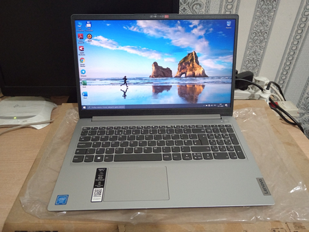 Ноутбук LENOVO IDEAPAD в новом состоянии.