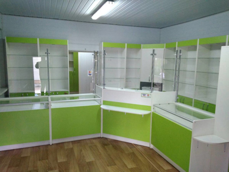 Витрины для магазина и аптеку на заказ.
