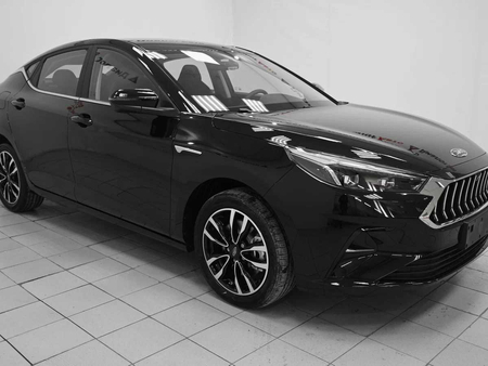 JAC J7 komfortni va tezlikni sevaydiganlar uchun