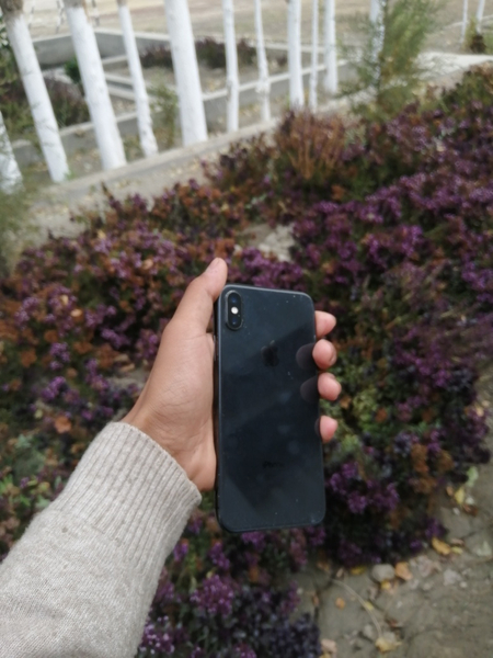 Iphone x srochna sotiladi