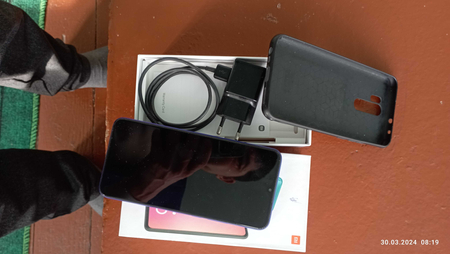 Telefon  Redmi 9 karopkasi sotiladi