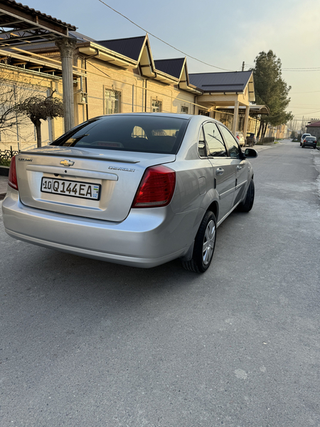 Lacetti автомобиль