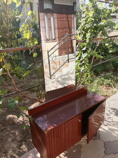 Шкаф для одежды и трюмо с зеркалом