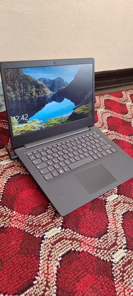 Noutbuk.  LENOVO