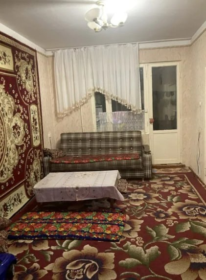 Чиланзар 20Д квартал 2-х ком 2 этаж 50м²