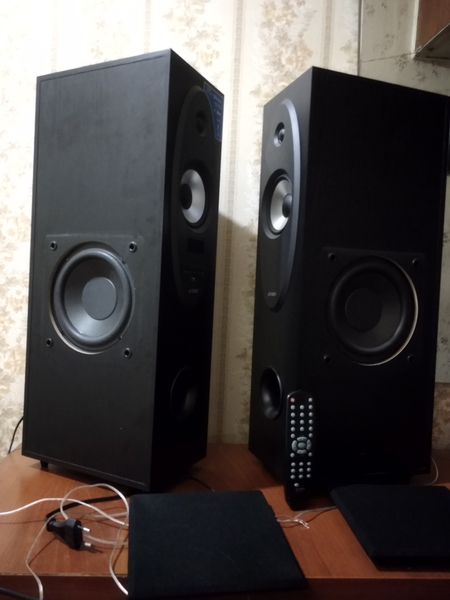 Срочно.Продаю F&D калонки акустическая система в идеальном состоянии.