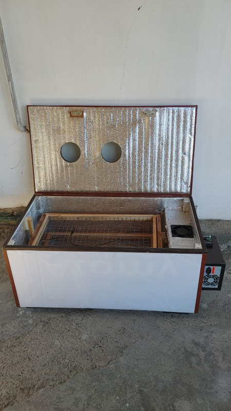 Inkubator sotiladi