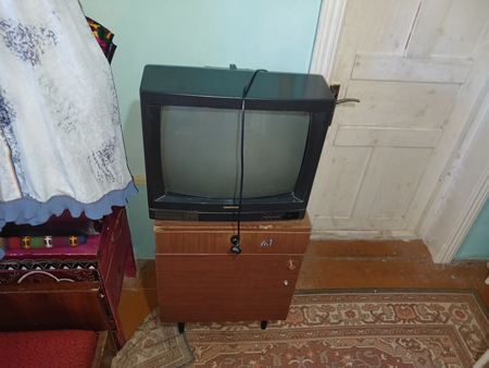 Rassiskiy Daewoo televizor + patstavka