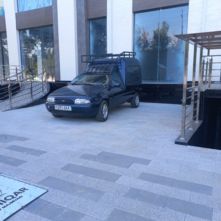 Avtomobil sotiladi Ford