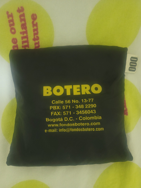 Oq fon va bayroq sotiladi