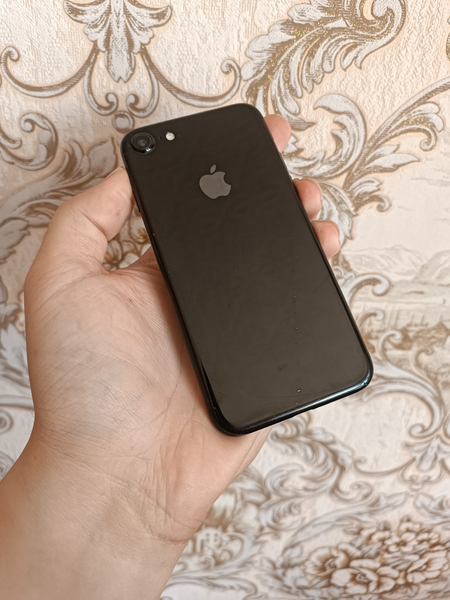 Apple iPhone 7 32 GB Black zor sostoyaniya arzon narxda