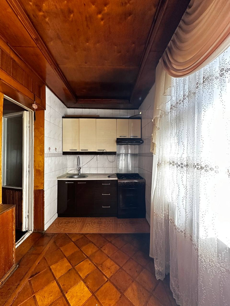 Продаю квартиру На против Машина Базар 4 ком 100 кв м² Балкон 2.20×6