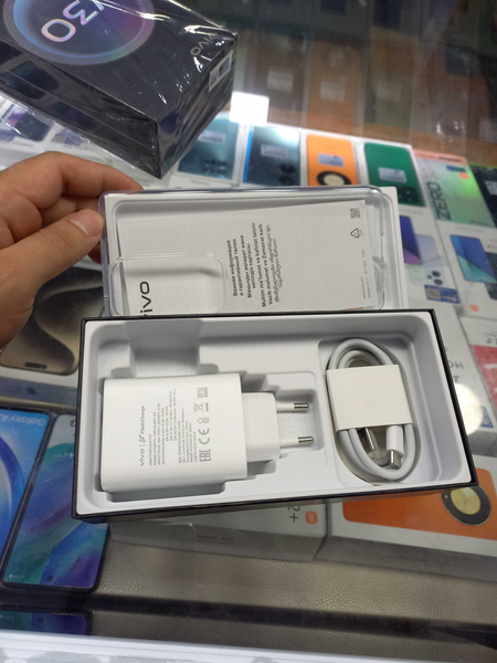 Vivo V30 full  12.256 black
