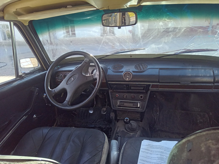 2106 vaz sotiladi