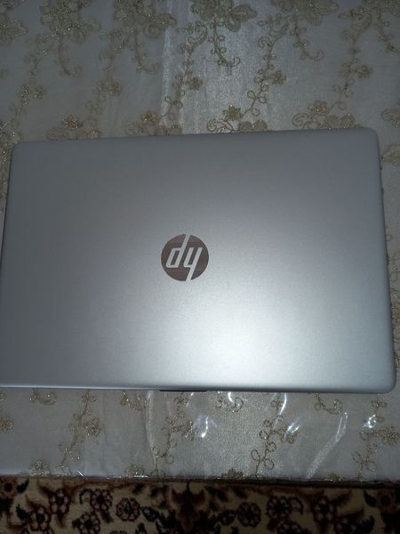 Notebook sotiladi i5  yangi srochno pul kerak.