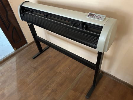 Plotter Kingcut 1200 sotiladi