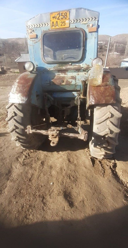 Traktor t 40 srochniy sotiladi