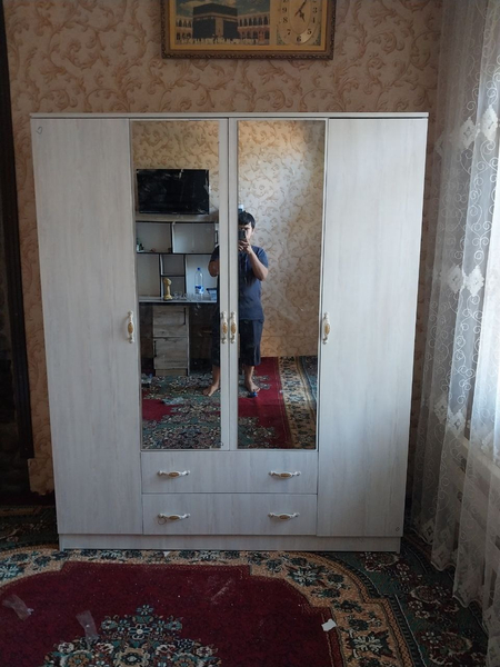 Shkaf 4  eshikli