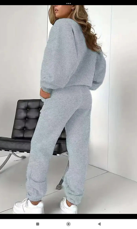 Продается женский костюм