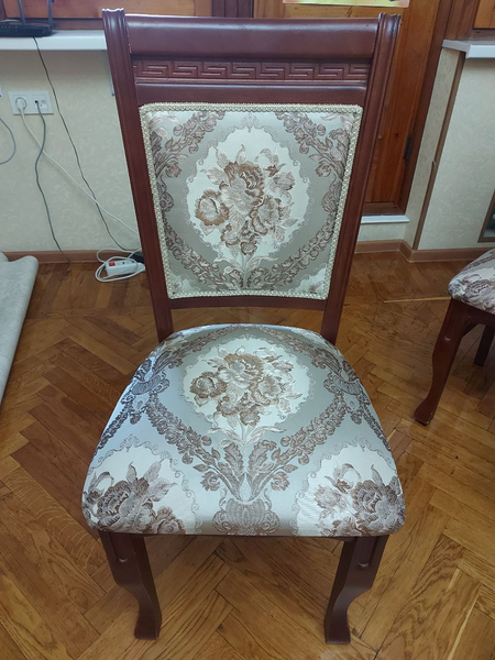 Стулья со столом