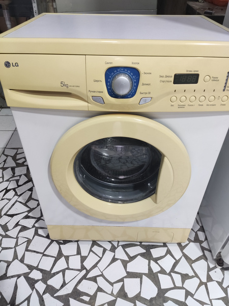 Стиральная машина LG 5 kg. В хорошем состоянии.