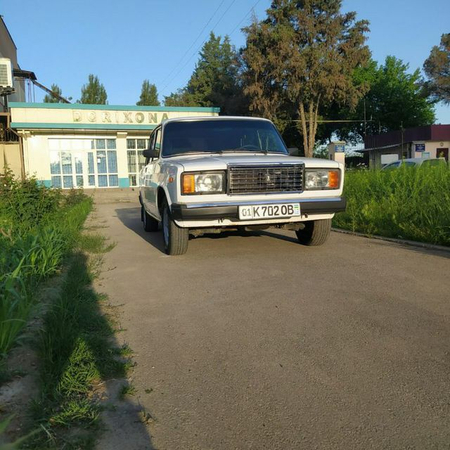 Jiguli 07 sotiladi