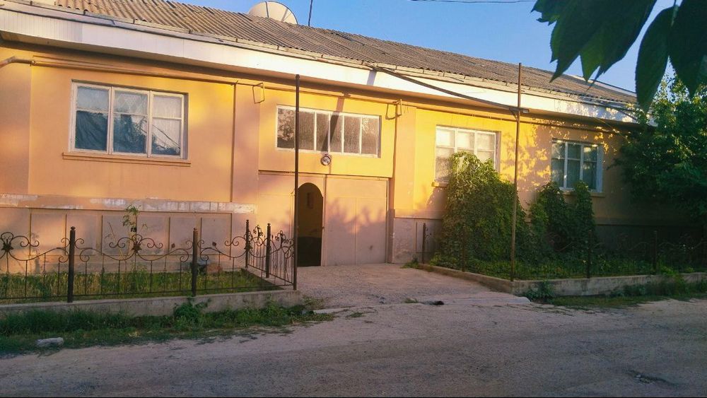 .Продам участку по низкой цене 8сотих Эркин махалла фасад 22х37метр 8к